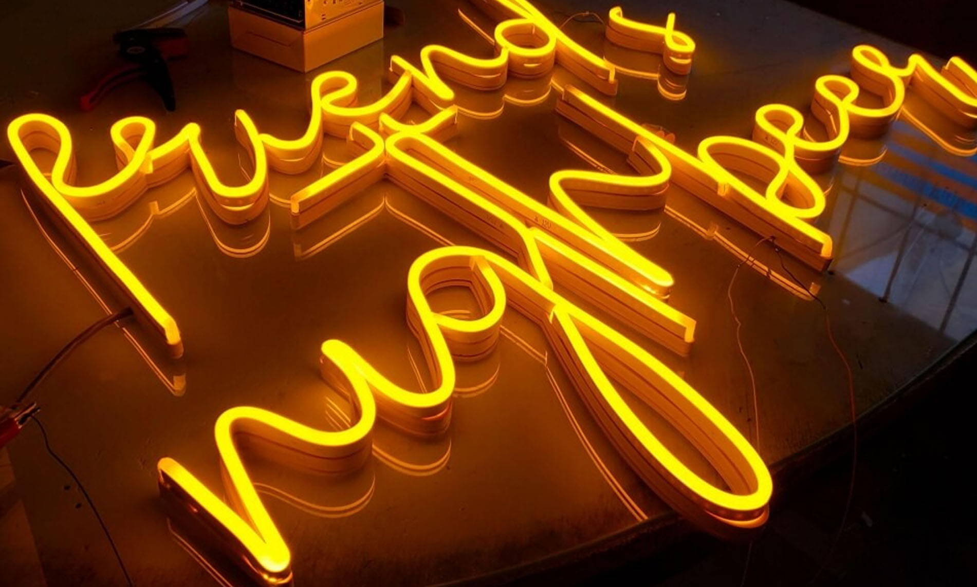 2Trazos | Trabajos en Neon Flex